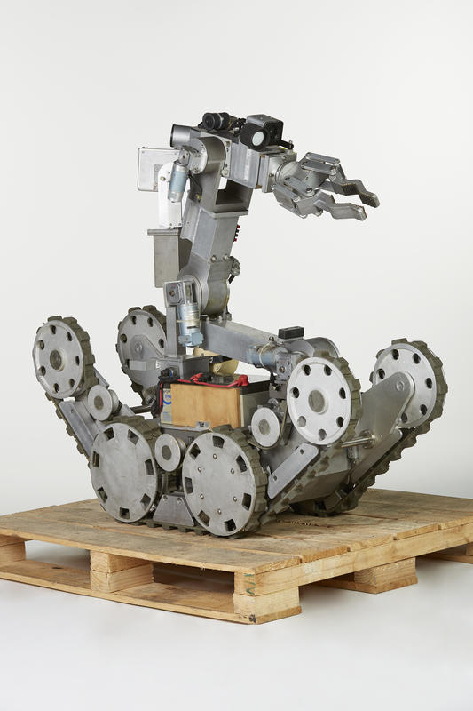 Bomb Disposal Robot [Andros F6A] - Museum of Transport and Technology ...