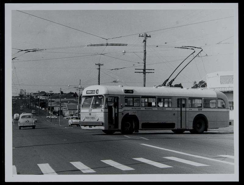 [Trolley bus 128 turning at Westmere terminus] - Museum of Transport ...