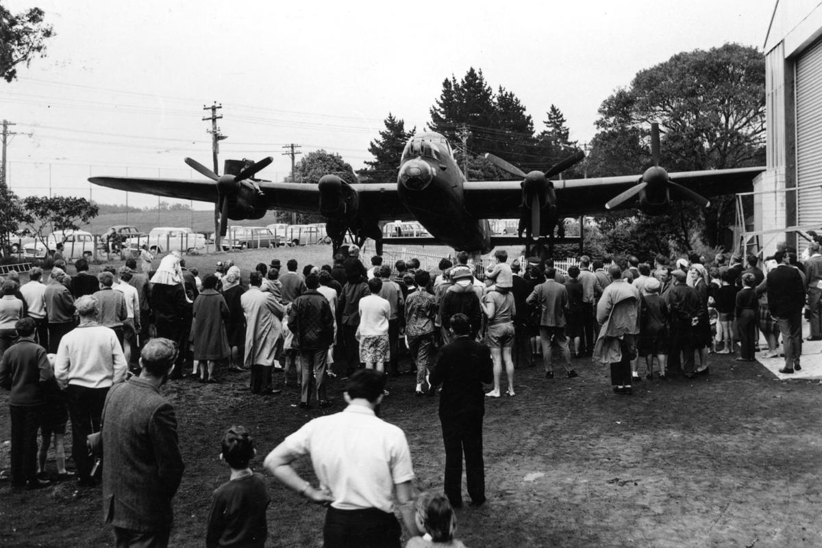 Outdoor display : Avro Lancaster - Museum of Transport and Technology ...