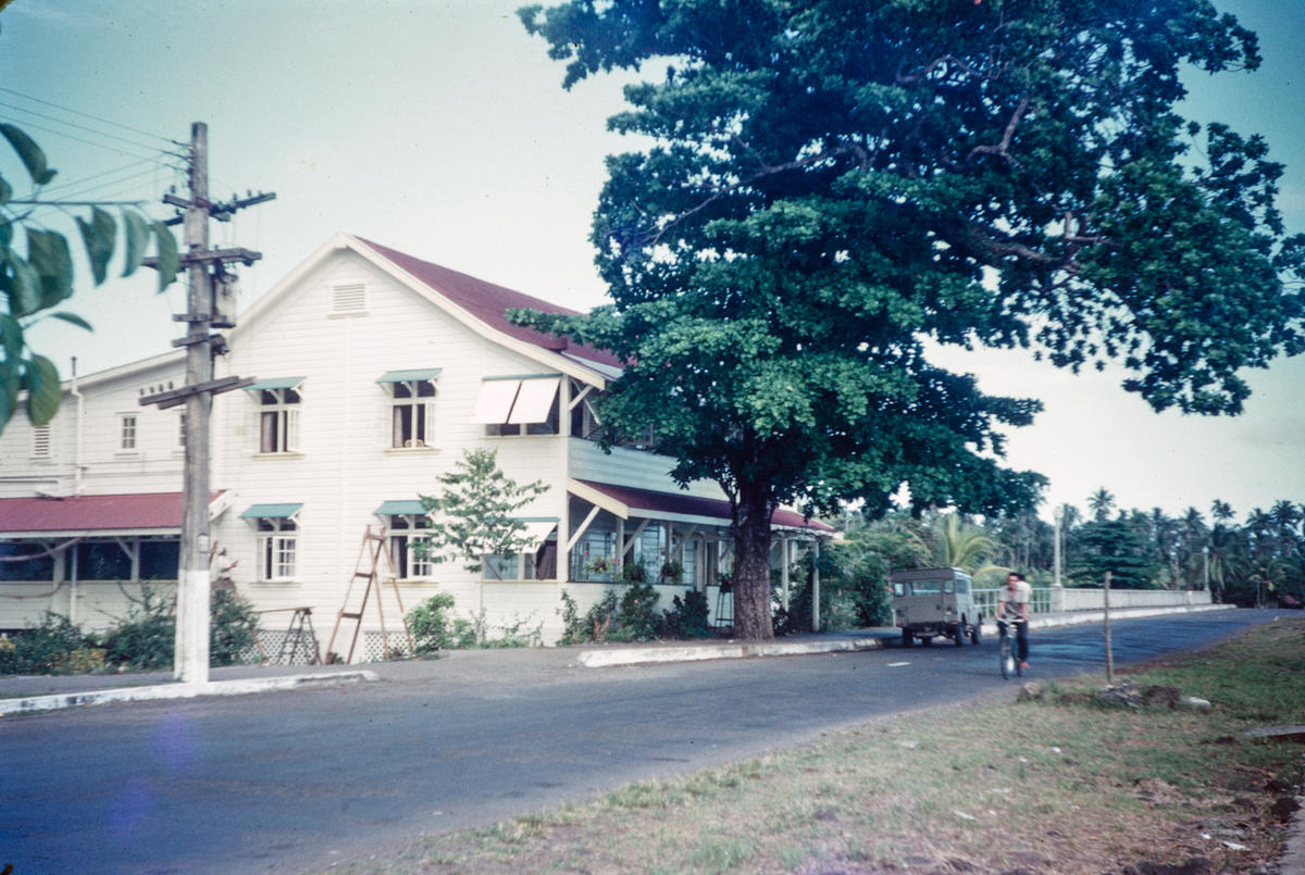 [The front of Aggie Gray's Hotel] - Museum of Transport and Technology ...