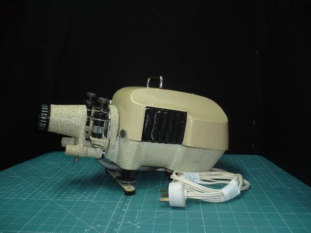 Slide and 35mm film Projector - VUMAX - Museum of Transport and ...