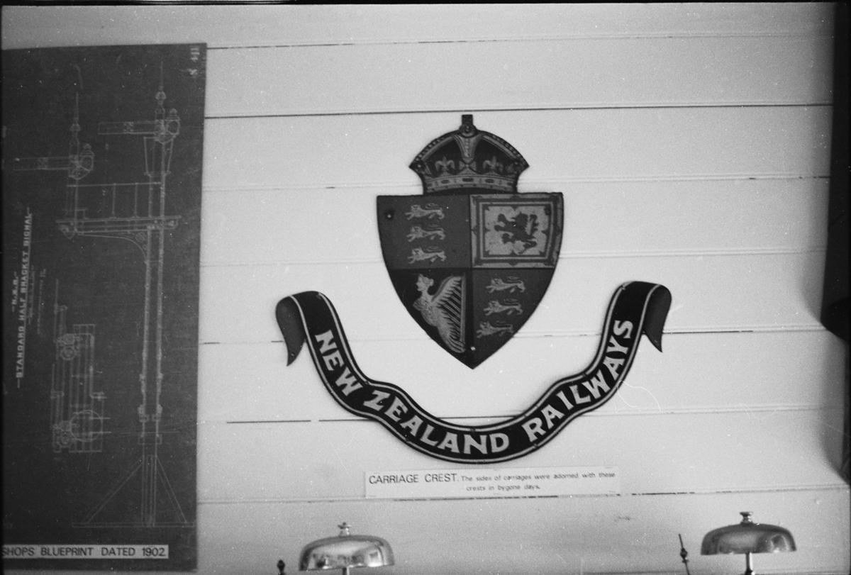 Photograph of NZR carriage crest - Museum of Transport and Technology ...