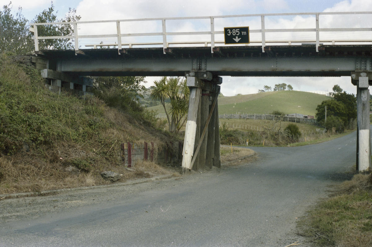 Photograph of bridge, Otiria - Kawakawa line - Museum of Transport and ...