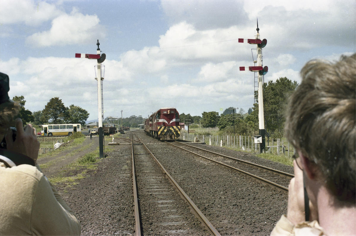 Photograph of two DA locomotives at Otiria - Museum of Transport and ...