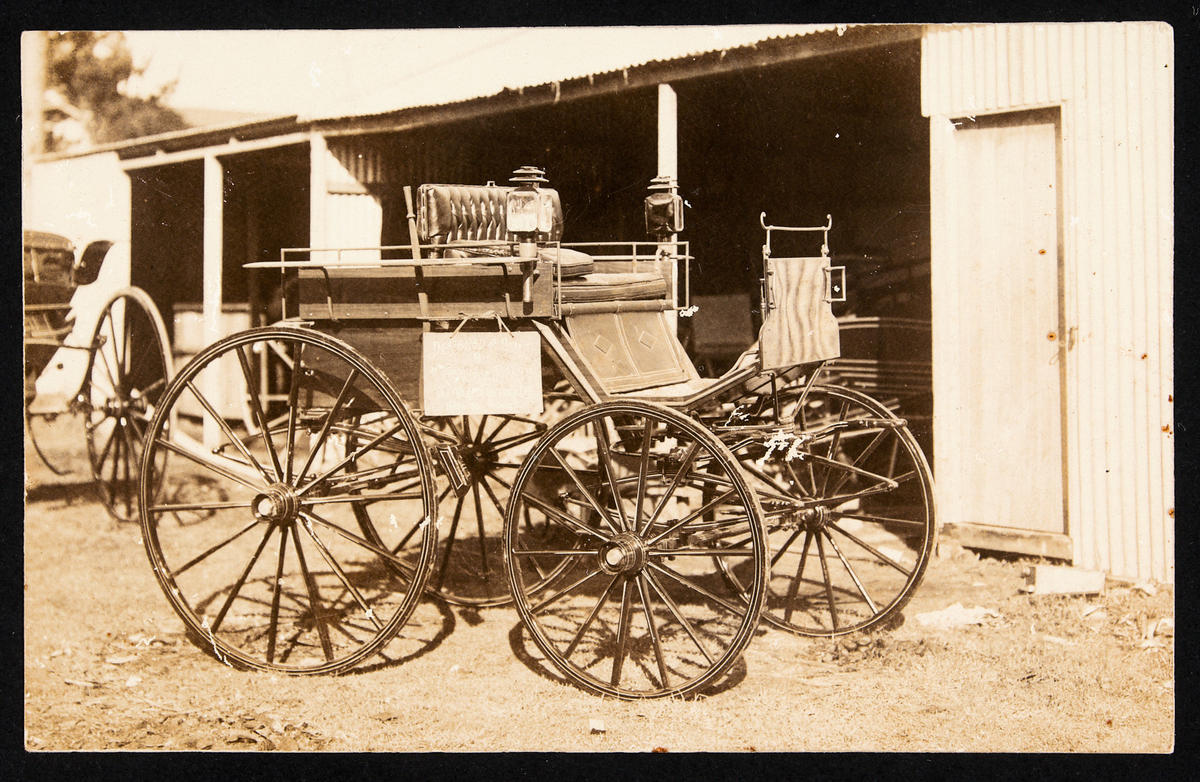 [Picture postcard showing a 4-wheeled carriage] - Museum of Transport ...