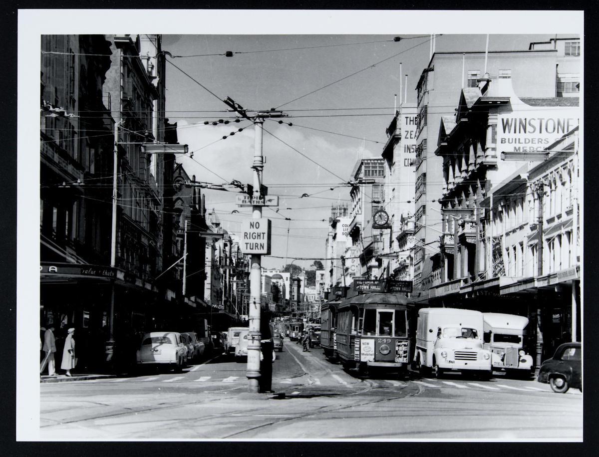 [Trams on Queen Street and Customs Street intersection] - Museum of ...