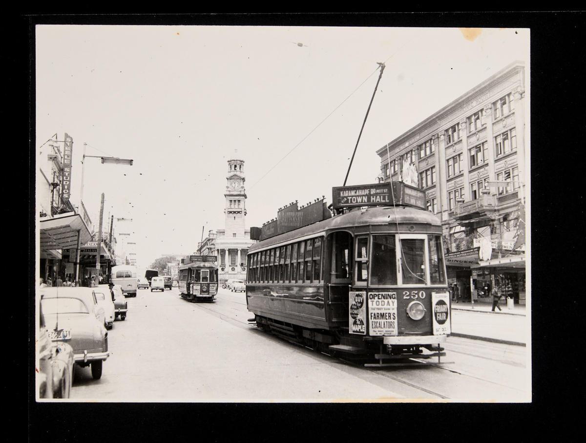 [Tram 250 on Queen Street] - Museum of Transport and Technology, New ...