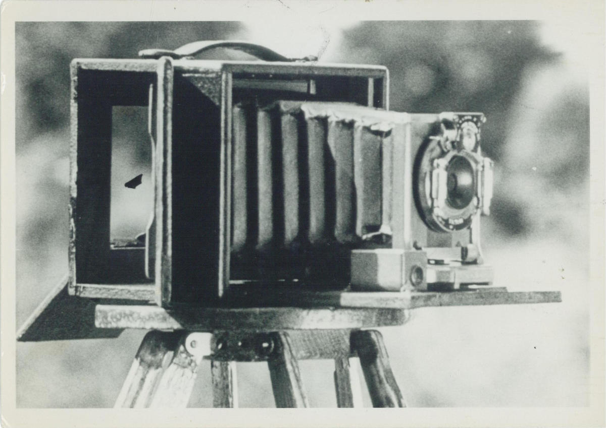 Cameras : folding plate camera - Museum of Transport and Technology ...