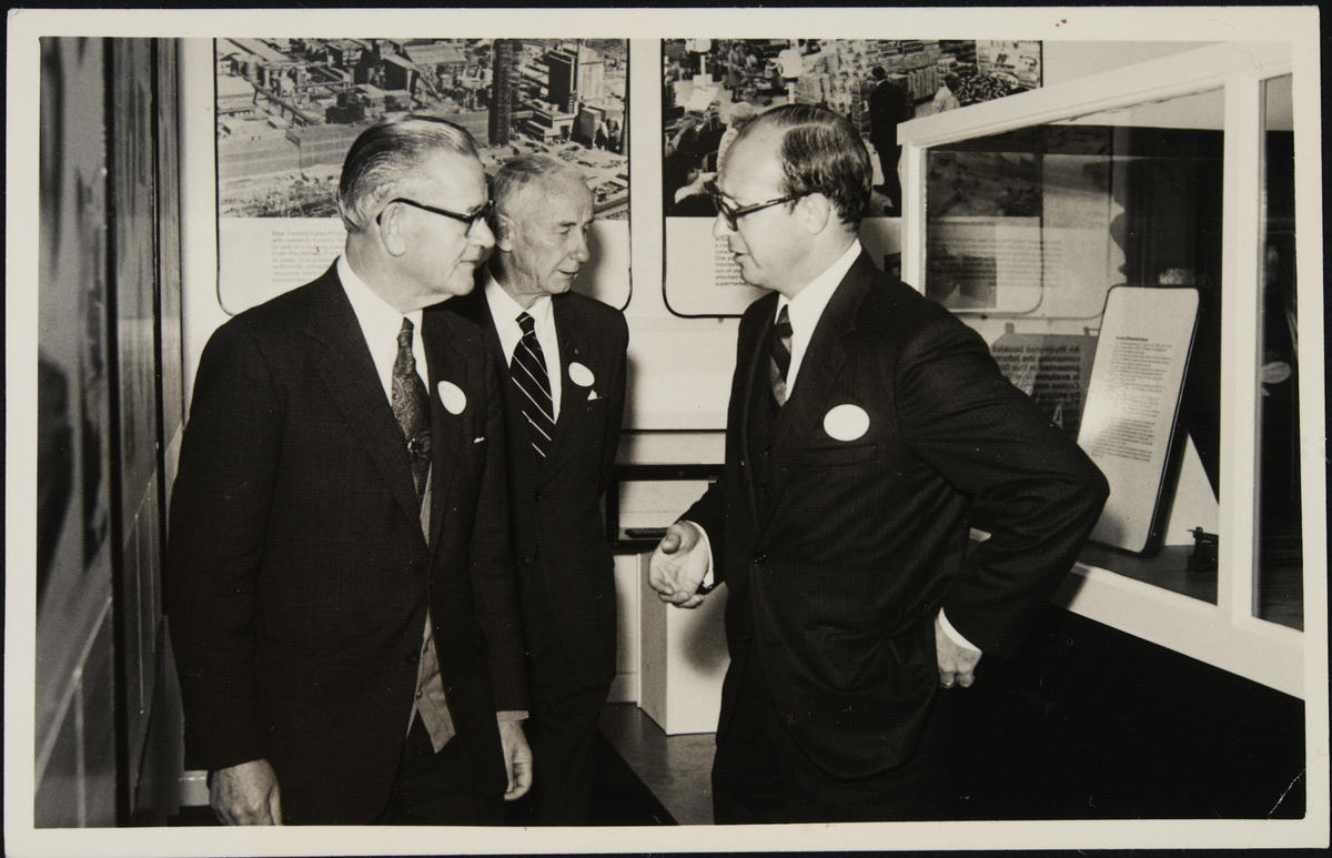 Computers : IBM History of Computers display, 1973 : Hugh Watt at the ...