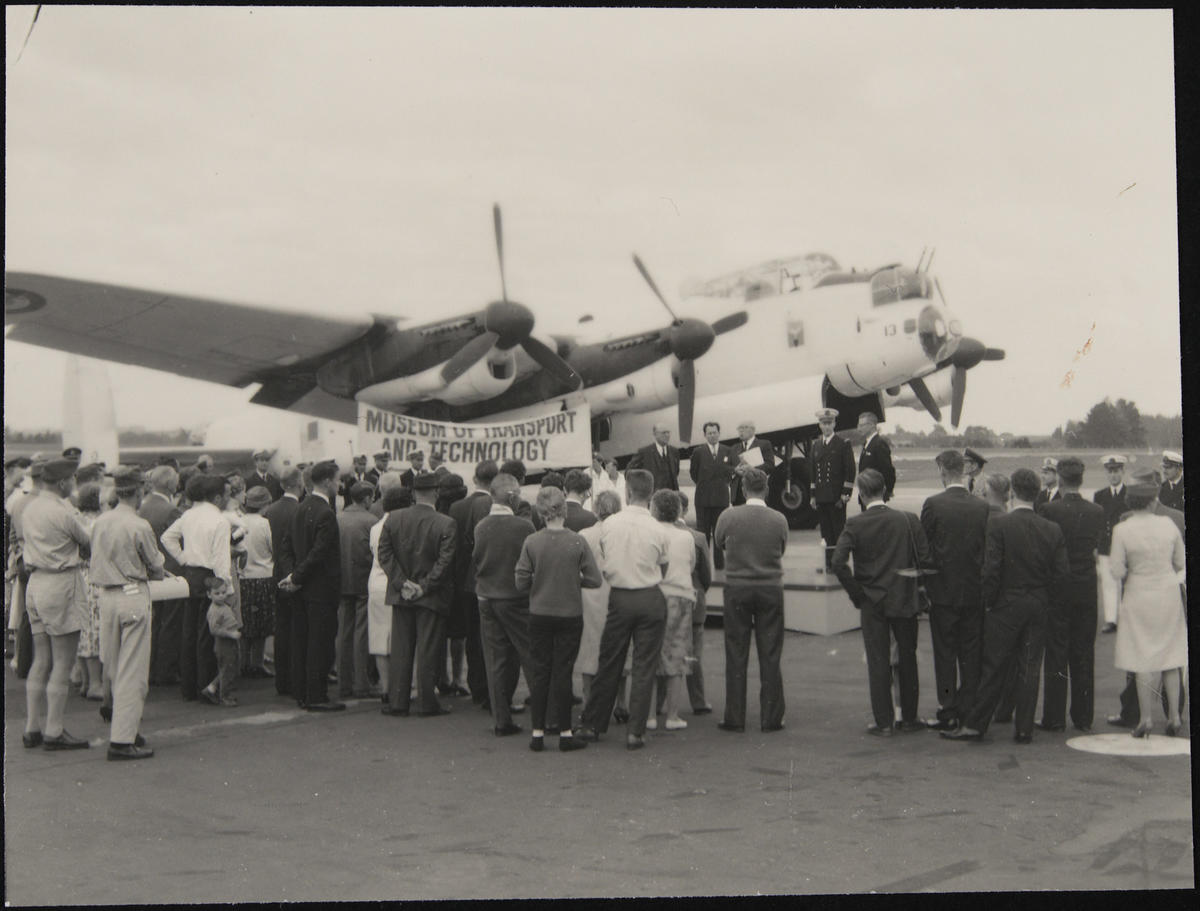 Avro Lancaster presentation ceremony : general view - Museum of ...