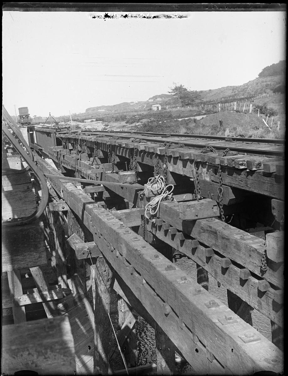[Rail bridge construction] - Museum of Transport and Technology, New ...